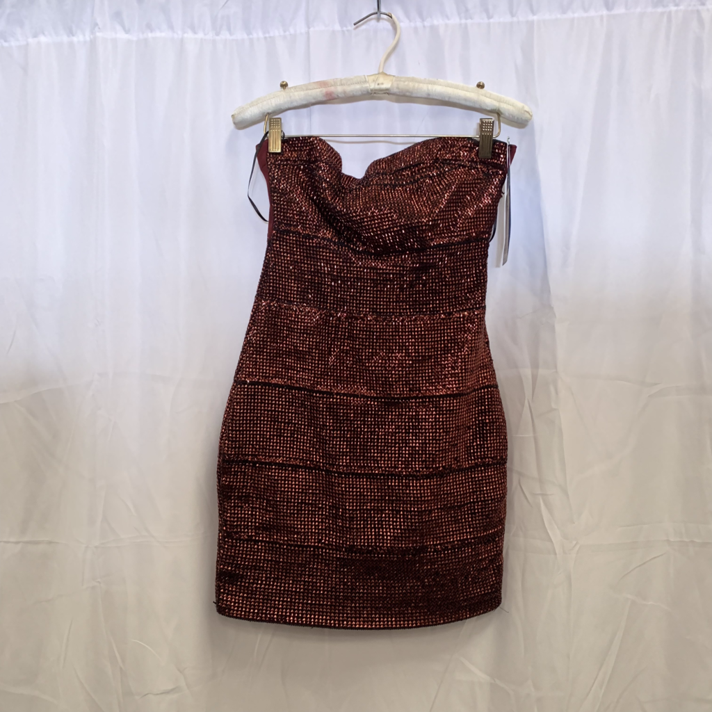 Short/form fitting strapless dress - Monumental Costumes